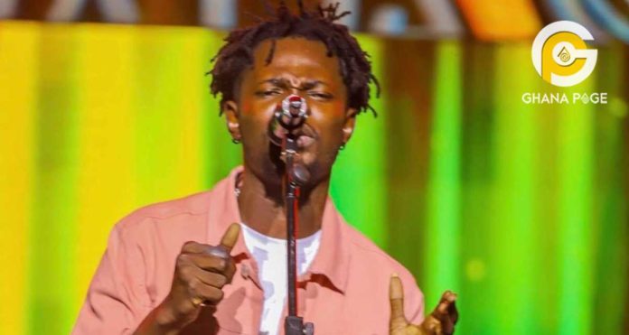 Fameye's splendid performance of the acoustic version of 'Nothing I get'