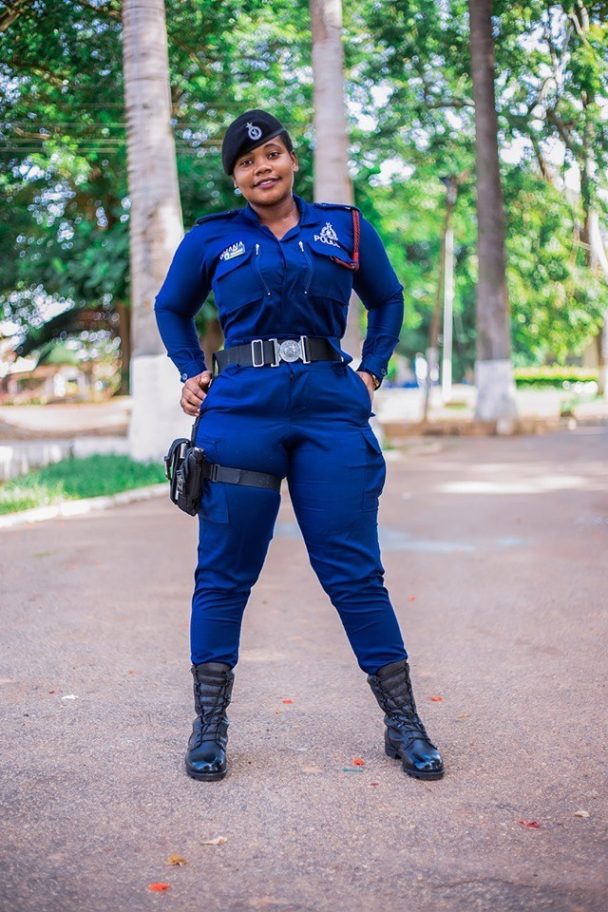 Stunning Photos Of Beautiful Female Ghanaian Police Officer Breaks The