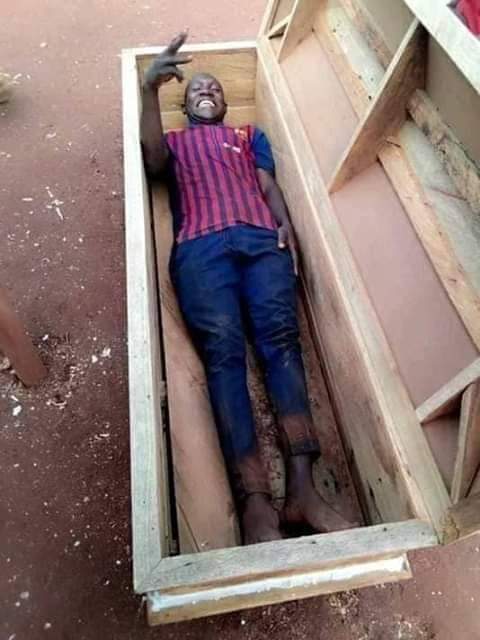 Young man dies a day after taking pictures in coffin - GhPage