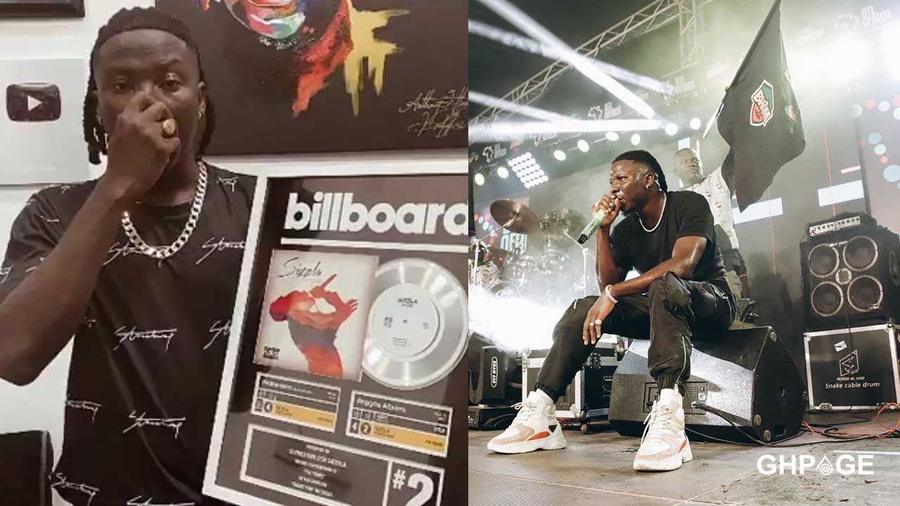 Stonebwoy awarded with a Billboard Plaque - GhPage Stonebwoy awarded with a Billboard Plaque - GhPage
