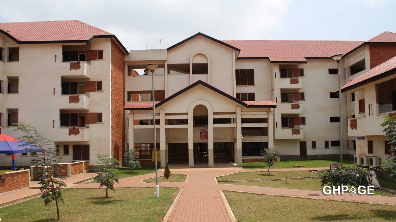 16 Legon Pent hostel boys hot as slay queen they 'chopped' reveals she ...