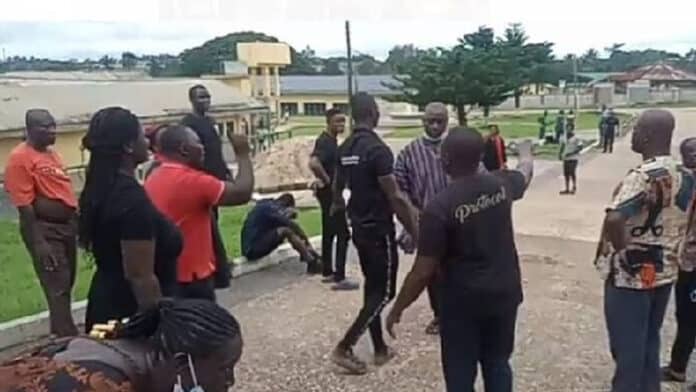 Angry family chases hospital over missing corpse on burial day - GhPage