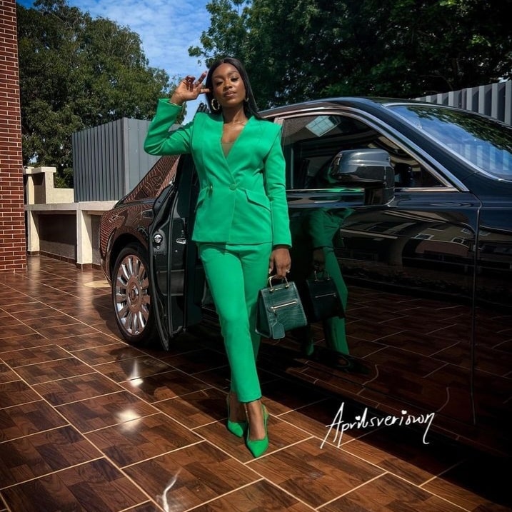 Kennedy Osei's wife flaunts her over $2k Alexander McQueen handbag - GhPage