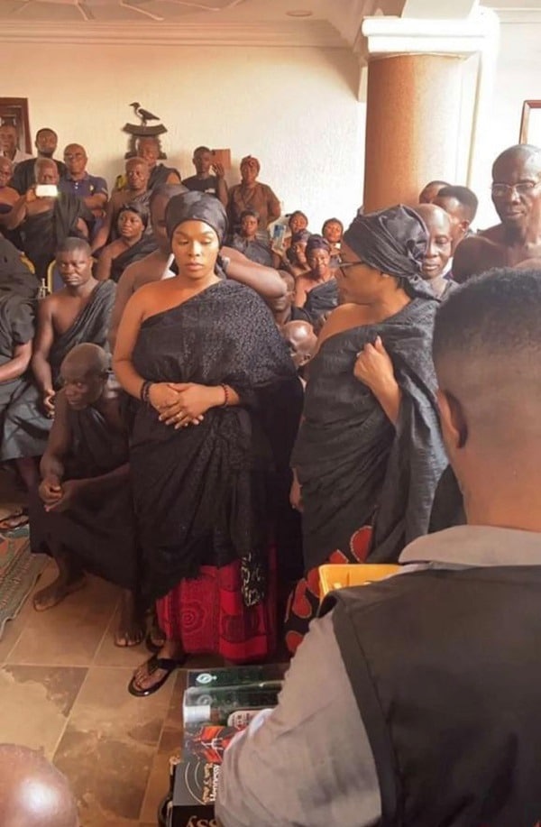 Rapper Lousika crowned queen mother of Manso Nkwanta - GhPage
