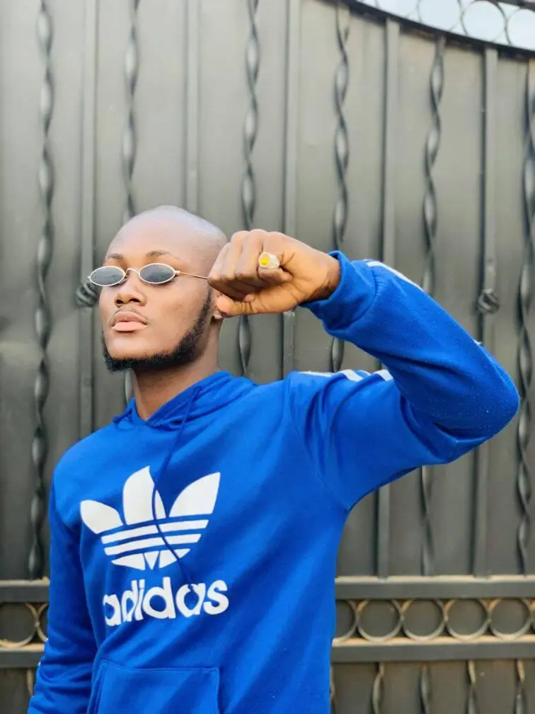 King Promise's lookalike 'exposed' for neglecting his wife and two ...